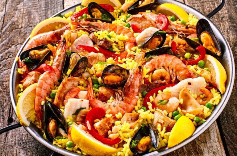 Reteta Paella cu fructe de mare - Retete.md