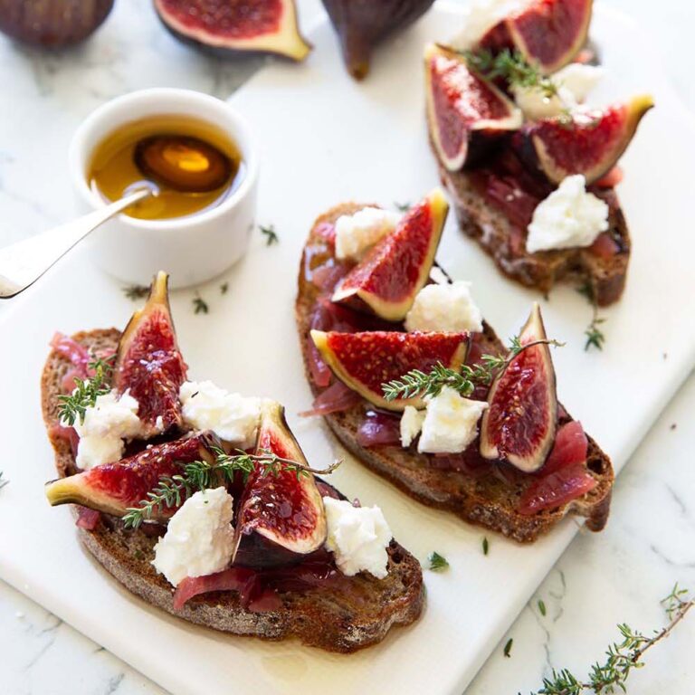 Reteta Bruschette cu ricotta și smochine - Retete.md